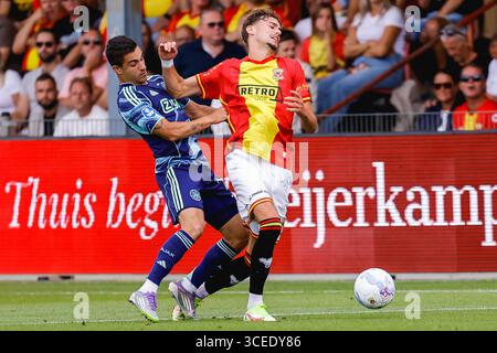 AMSTERDAM - Milan Smit of Go Ahead Eagles scores the 2-2 goal during ...