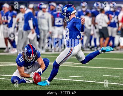 New York Giants place kicker Graham Gano (9) stretches before an NFL ...
