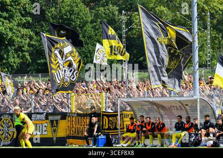 Fankurve von Alemannia Aachen, Fans, Publikum, Zuschauer, Stimmung ...
