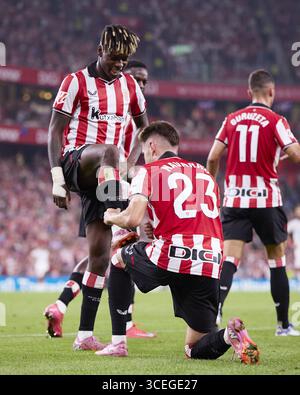Robert Navarro of Athletic Club celebrates with his teammate Nico ...