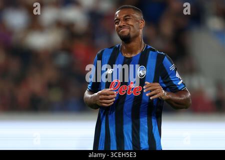 Isak Hien of Atalanta BC looks on during the Serie A football match ...