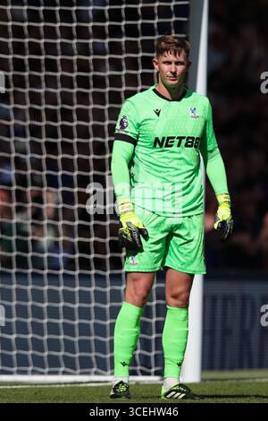 Dean Henderson of Crystal Palace during the warm up during the Premier ...