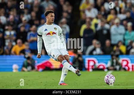 Ethan Ampadu of Leeds United passes the ball during the Emirates FA Cup ...