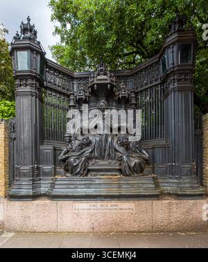 Queen Alexandra Memorial Marlborough Road, London, 2021. Commemorating ...