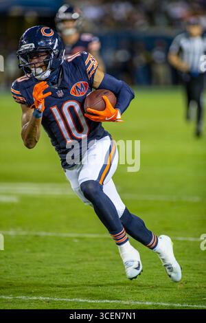 Chicago Bears' Tyler Scott (10) returns a kickoff during the first half ...