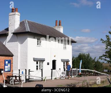 The former lock keeper's home by the top locak at Foxton locks on the ...