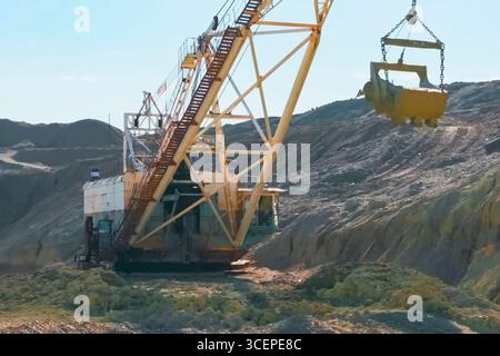 Walking dragline at work in a gold mine Stock Photo - Alamy