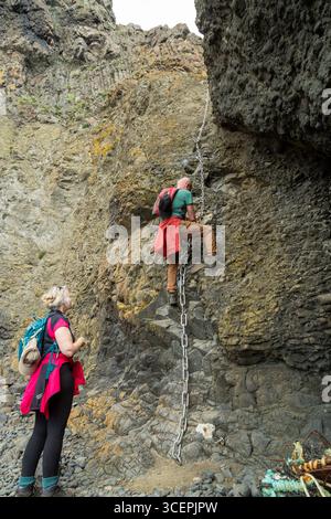 Walkers on the Chain Walk, Elie, Fife, Scotland Stock Photo - Alamy