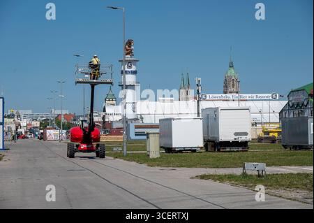 Muenchen, Aufbau zum 190. Muenchner Oktoberfest auf der Theresienwiese ...