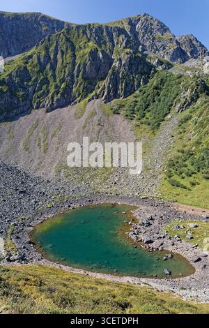 Lac de la Grande Sitre is an emerald mountain lake in Belledonne Stock ...