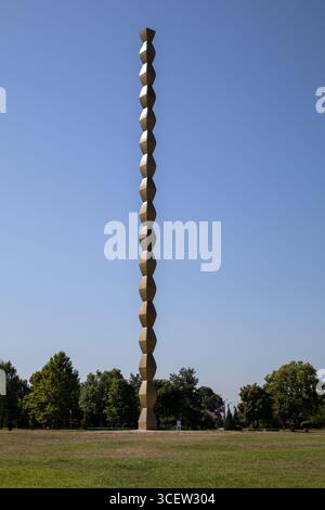 The Endless Column by Constantin Brancusi, part of the sculptural ...