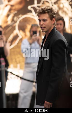 Austin Butler attends the premiere of "Caught Stealing" at Regal Union ...