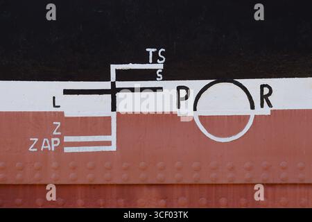 Draught marks and plimsoll line on ship's hull Stock Photo - Alamy