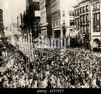 New York, New York: November 10, 1928. Jack Chevigny of Notre Dame ...