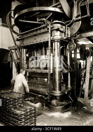 The Continental central heating factory in Bussum, Netherlands, 1928 ...