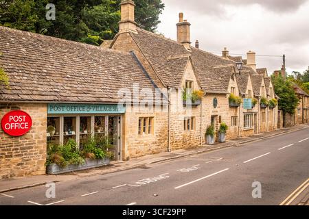 BIBURY, COTSWOLDS- UK- AUGUST 4, 2025: Eleven cafe in Bibury village in ...