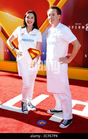 Jim Cashman aka Jamie und Stephanie Courtney aka Flo bei der ...