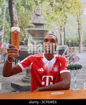 Jonathan TAH (FC Bayern Munich), action, single action, single image ...
