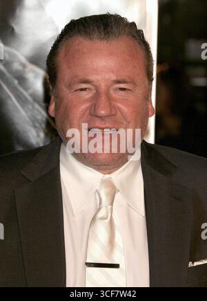 RAY WINSTONE BEOWULF LOS ANGELES PREMIERE WESTWOOD LOS ANGELES USA 05 ...