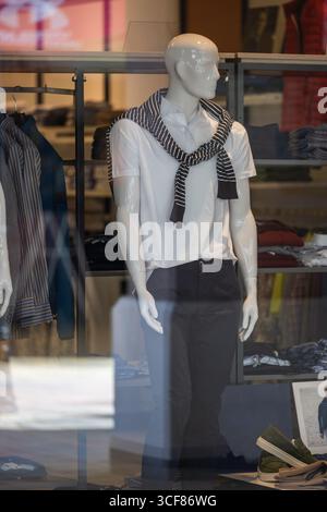 Store clothes exhibition in Shopping mall. Fashion illustration of ...