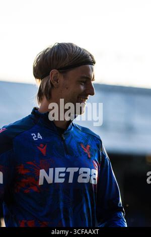 Borna Sosa (Crystal Palace, 24) li. und Daniel Munoz (Crystal Palace, 2 ...