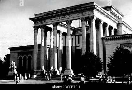 Visitors at the "Academy of Sciences of the USSR" Pavilion at VDNKh ...