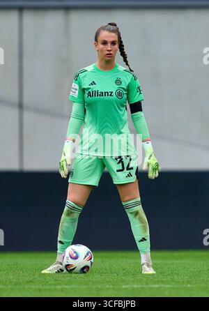 Ena MAHMUTOVIC (FCB goalkeeper), action, single image, cropped single ...