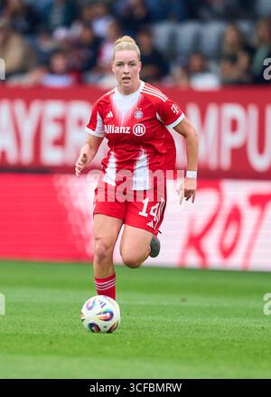 Alara Sehitler (FC FC Bayern Munich Women, #14) during her goal [goal ...