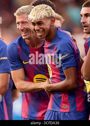 Robert Lewandowski of FC Barcelona jokes with Lamine Yamal of FC ...