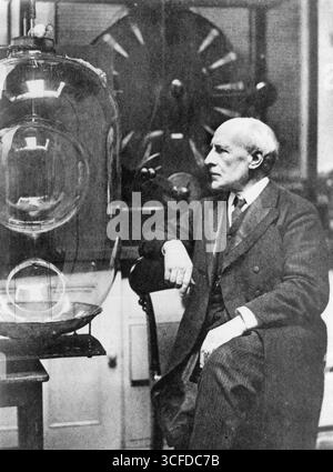 Sir James Dewar (1842-1923) lecturing on liquid hydrogen at the Royal ...