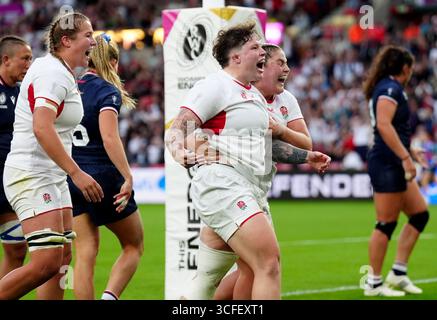 England's Hannah Botterman celebrates with Maud Muir after scoring ...