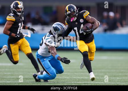 Pittsburgh Steelers running back Kenneth Gainwell (14) runs the ball ...