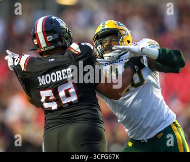 Edmonton Elks' Robbie Smith (40) looks to intercept a pass from ...