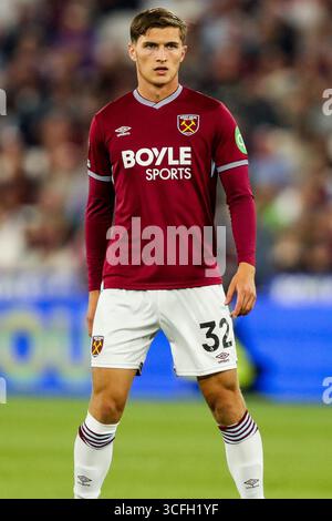 Freddie Potts of West Ham United during the Premier League match ...