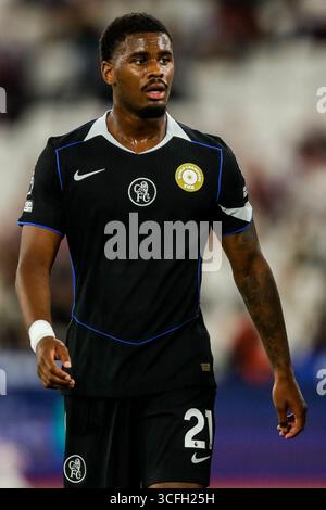 Jorrel Hato of Chelsea during the Premier League match Fulham vs ...
