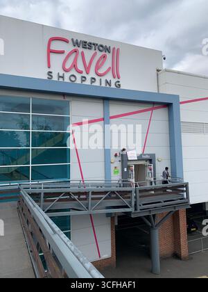 Tesco Extra shop at Weston Favell shopping centre, Northampton, England ...