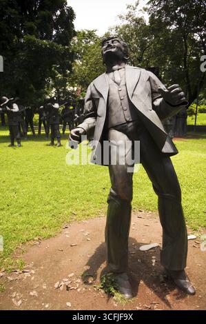 Bronze statues recreate the last moments of the Dr. Jose Rizal's life ...