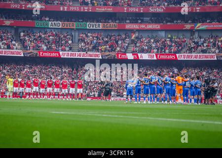Leeds fans applause for former Leeds United player, Terry Yorath, who ...