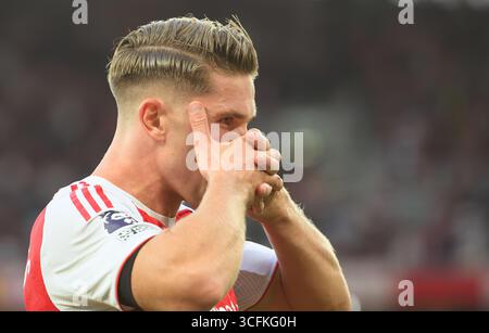 Viktor Gyokeres of Arsenal celebrates his goal to make it 0-1 during ...