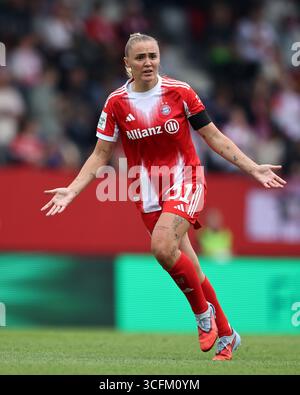 Georgia Stanway (FC Bayern München, 31) scoring during the Google Pixel ...