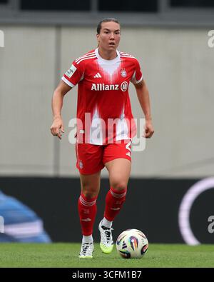 Vanessa Gilles (FC FC Bayern Munich Women, #02) after the game with her ...