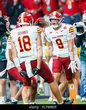 Iowa State wide receiver Brett Eskildsen (9) catches a pass over Iowa ...