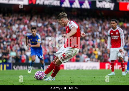 Viktor Gyokeres of Arsenal scores a penalty to make it 0-1 during the ...