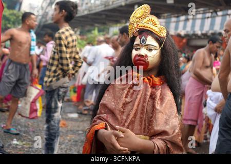 Tarpan Ritual by hindu community during Mahalaya Stock Photo - Alamy