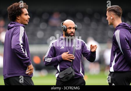 Manchester United's Bryan Mbeumo (centre right) and Nottingham Forest's ...