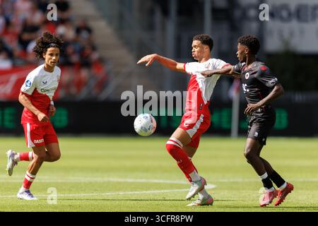 ROTTERDAM - (l-r) Adrian Blake of FC Utrecht, Givairo Read of Feyenoord ...