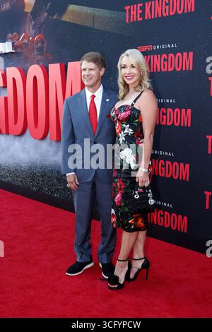 Kansas City Chiefs chairman and CEO Clark Hunt walks play against the ...