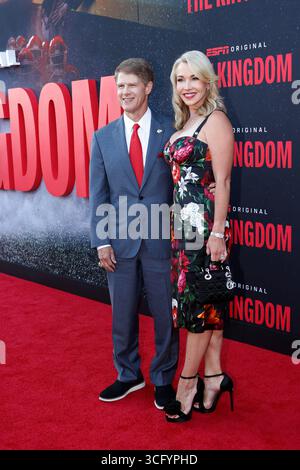 Kansas City Chiefs chairman and CEO Clark Hunt walks play against the ...