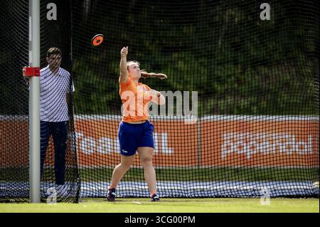 TOKYO - Jorinde van Klinken in the discus throw final at the World ...