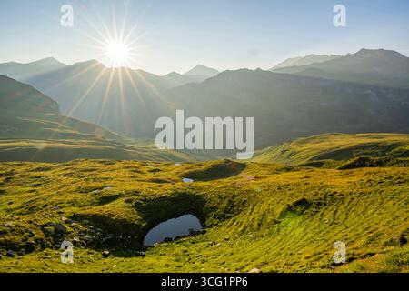 Fuscher Lacke with mountain panorama in late autumn, snow and ice ...